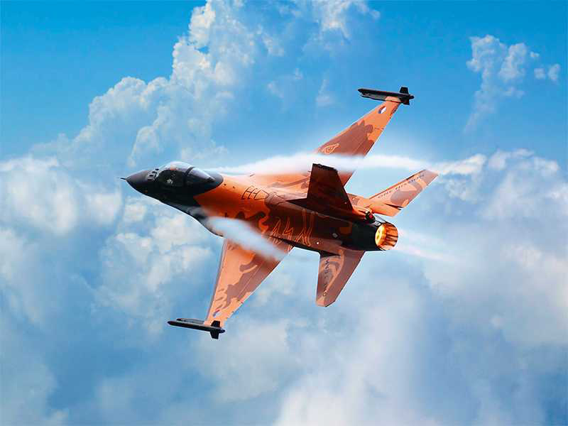 Revell F-16 Mlu Solo Display KLu (1:72) (RVL03980) | Astra